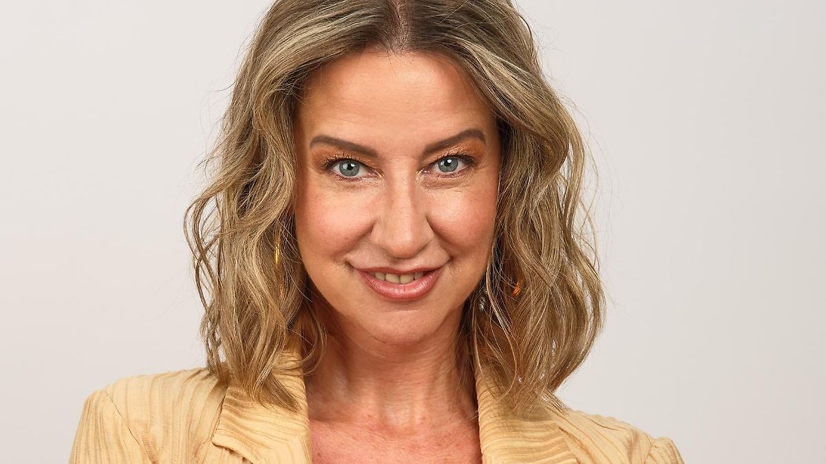 „Unter uns”-Star Isabell Hertel: Neue Haare! So verändert sieht die Schauspielerin jetzt aus